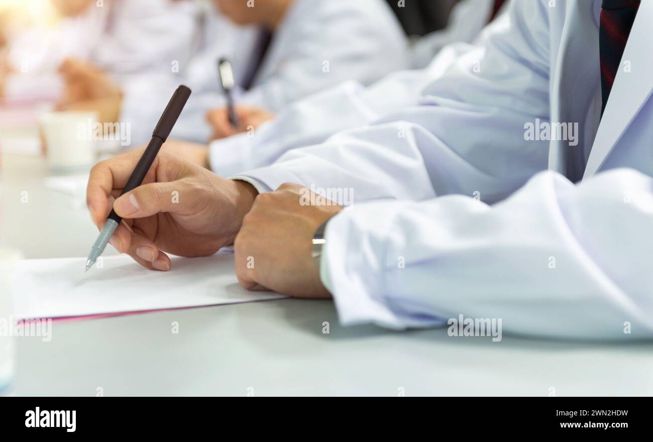 Hands unrecognizable doctor writing hi-res stock photography and images ...