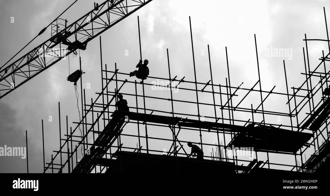 Construction steel scaffolding on Black and White Stock Photos & Images ...