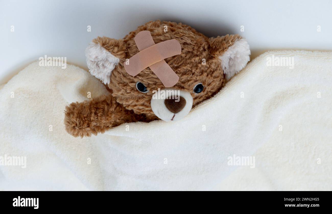 Teddy bear with bandage on head hi-res stock photography and images - Alamy