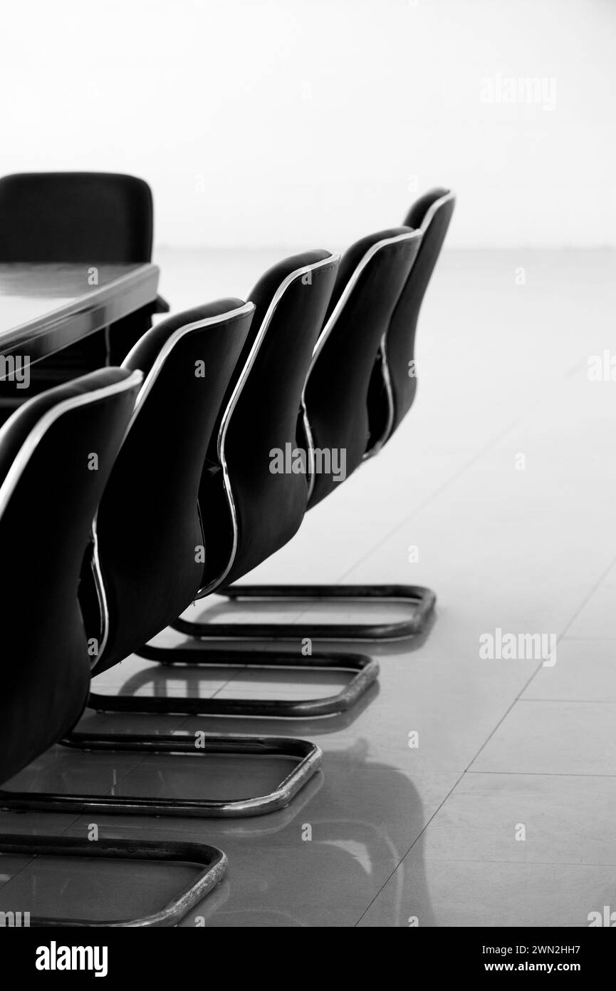 Conference table and chairs in empty meeting room Stock Photo - Alamy