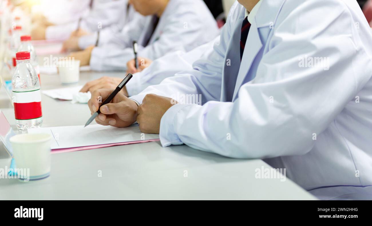 Hands unrecognizable doctor writing hi-res stock photography and images ...