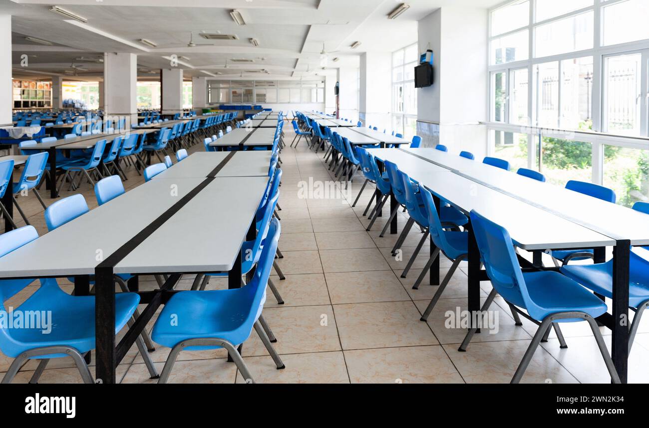 Empty school cafeteria hi-res stock photography and images - Alamy