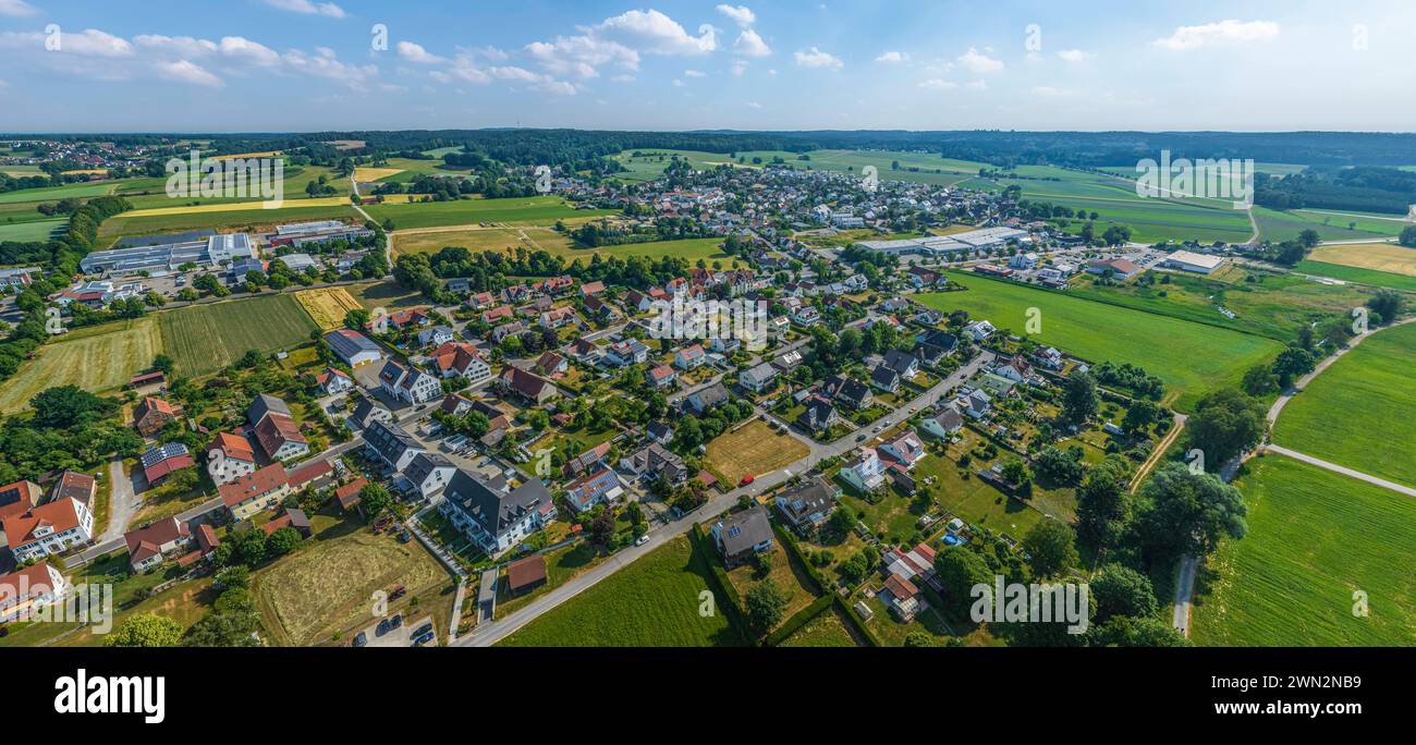 Horgau im Naturpark Westliche Wälder nahe Augsburg von oben ...
