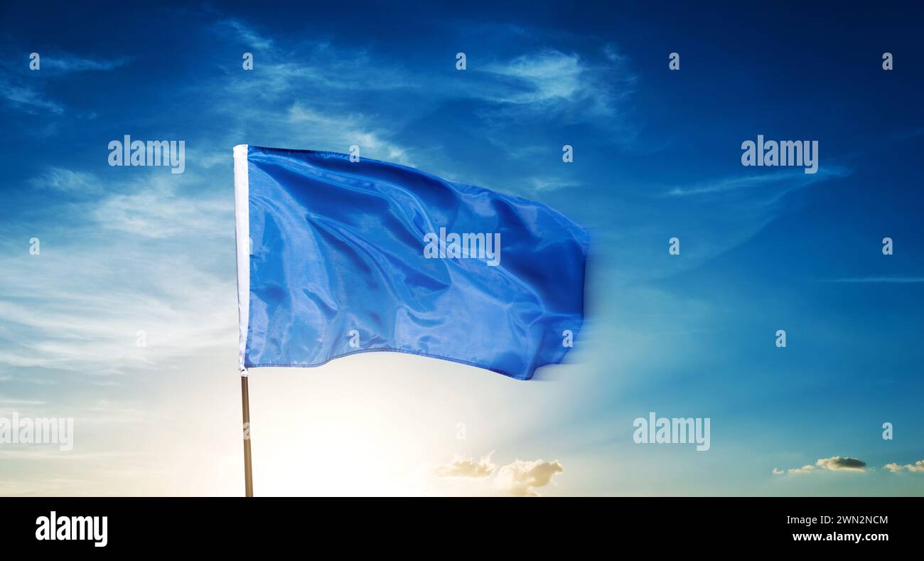 Blank plain white flag waving hi-res stock photography and images - Alamy