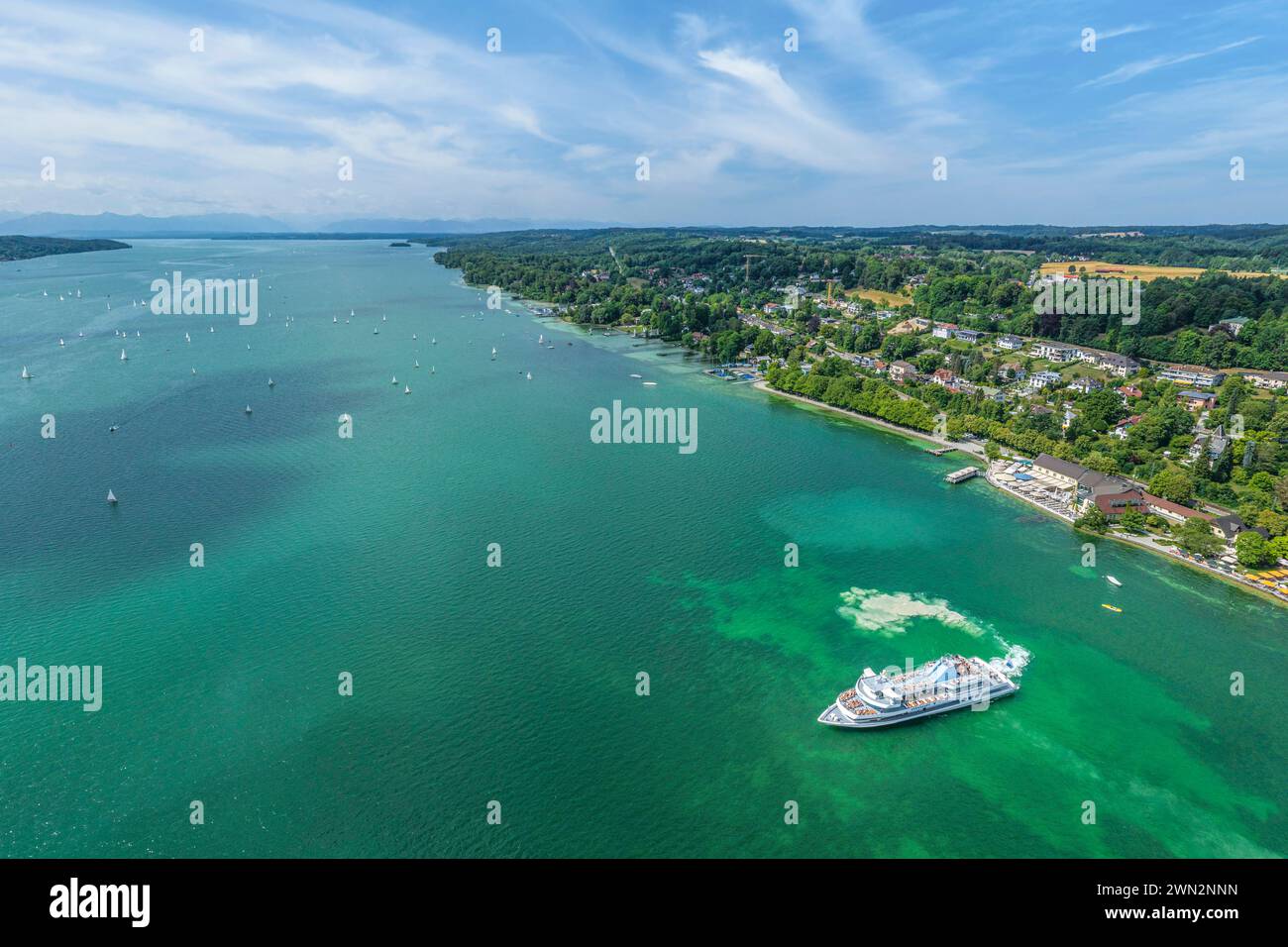 Ausblick auf den Ausflugs- und Erholungsort Starnberg in Oberbayern Starnberg am nördlichen Ufer ...