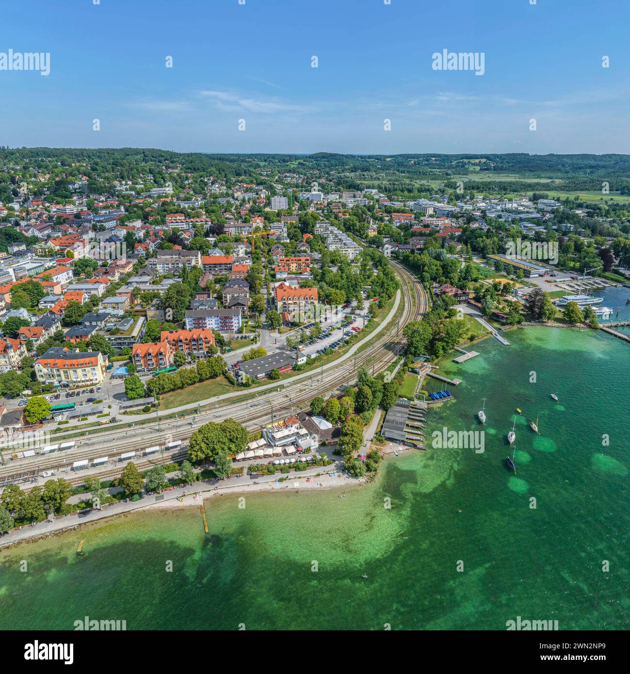 Ausblick auf den Ausflugs- und Erholungsort Starnberg in Oberbayern Starnberg am nördlichen Ufer ...