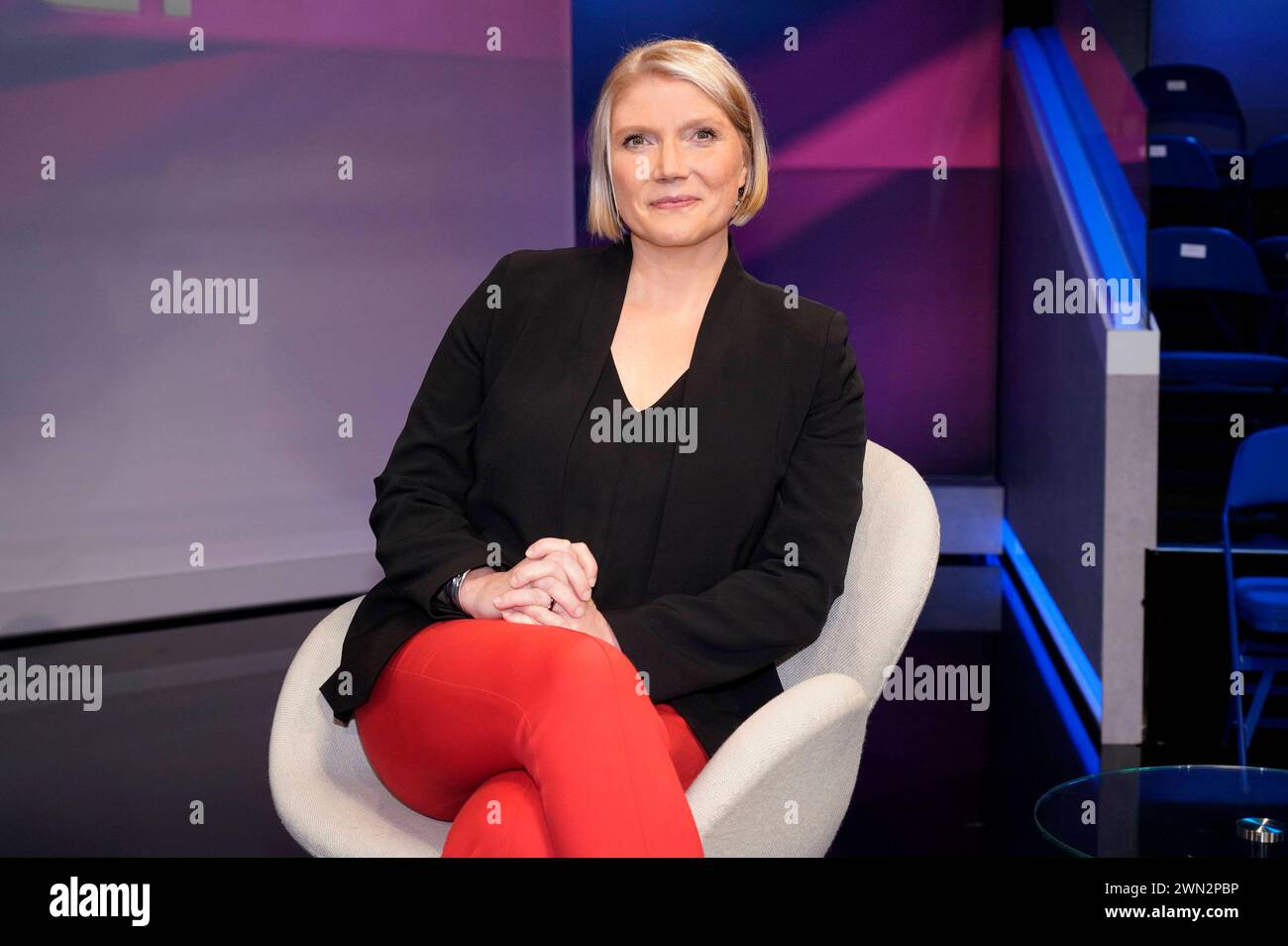 Cathryn Clüver Ashbrook in der ARD-Talkshow maischberger im Studio ...