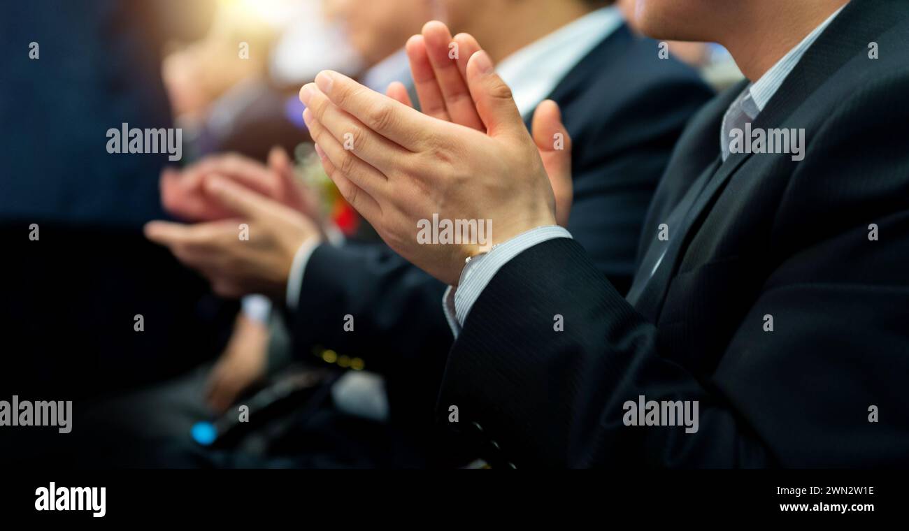 Business team clapping good hi-res stock photography and images - Alamy