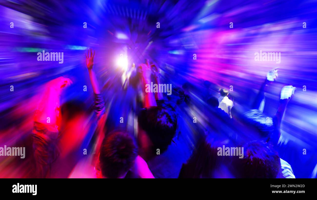 Dj performing night club dancing hi-res stock photography and images ...