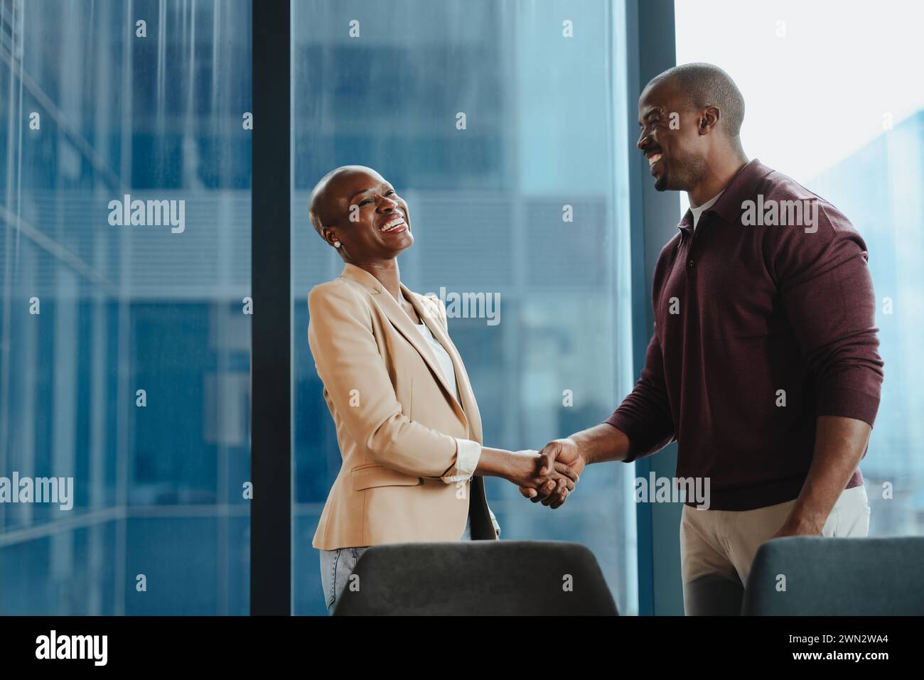 Two hands working together hi-res stock photography and images - Alamy