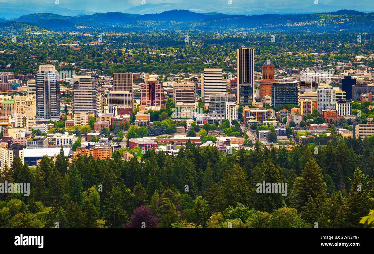 Pittock mansion viewpoint hi-res stock photography and images - Alamy