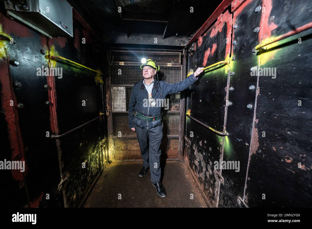 Mine lift hi-res stock photography and images - Alamy