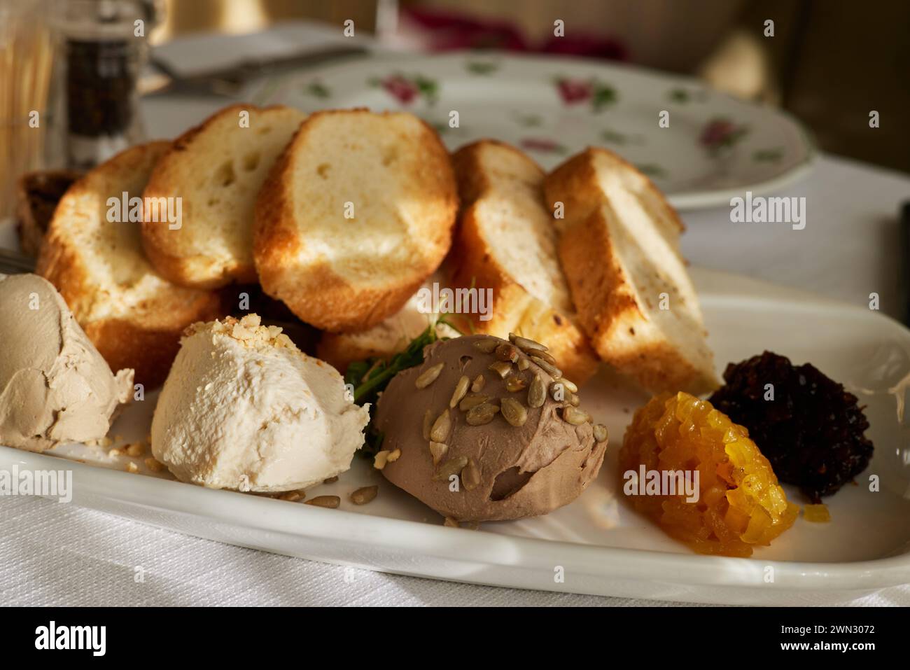 Board toasted bread sun hi-res stock photography and images - Alamy