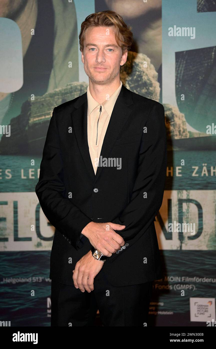 Alexander Fehling bei der Premiere der Sky Original Serie Helgoland 513 ...