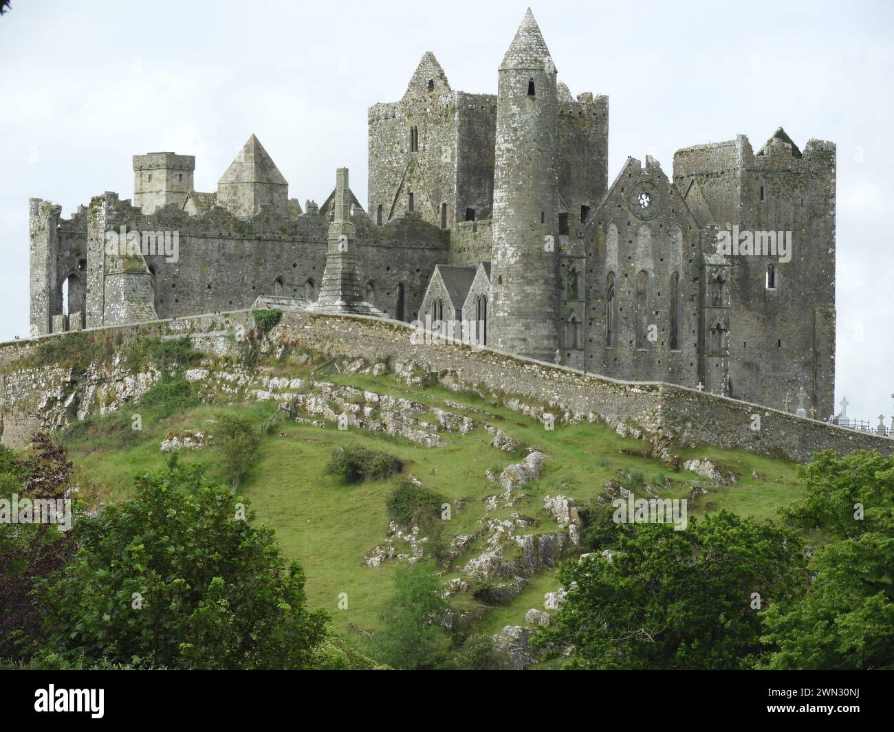 Hilltop castle surrounded hi-res stock photography and images - Alamy