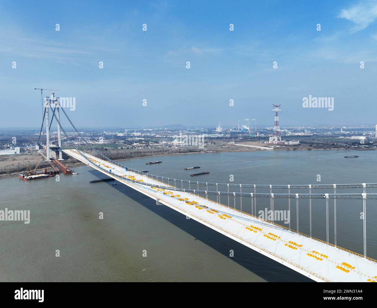 Aerial photo shows the Longtan Yangtze River Bridge under construction ...