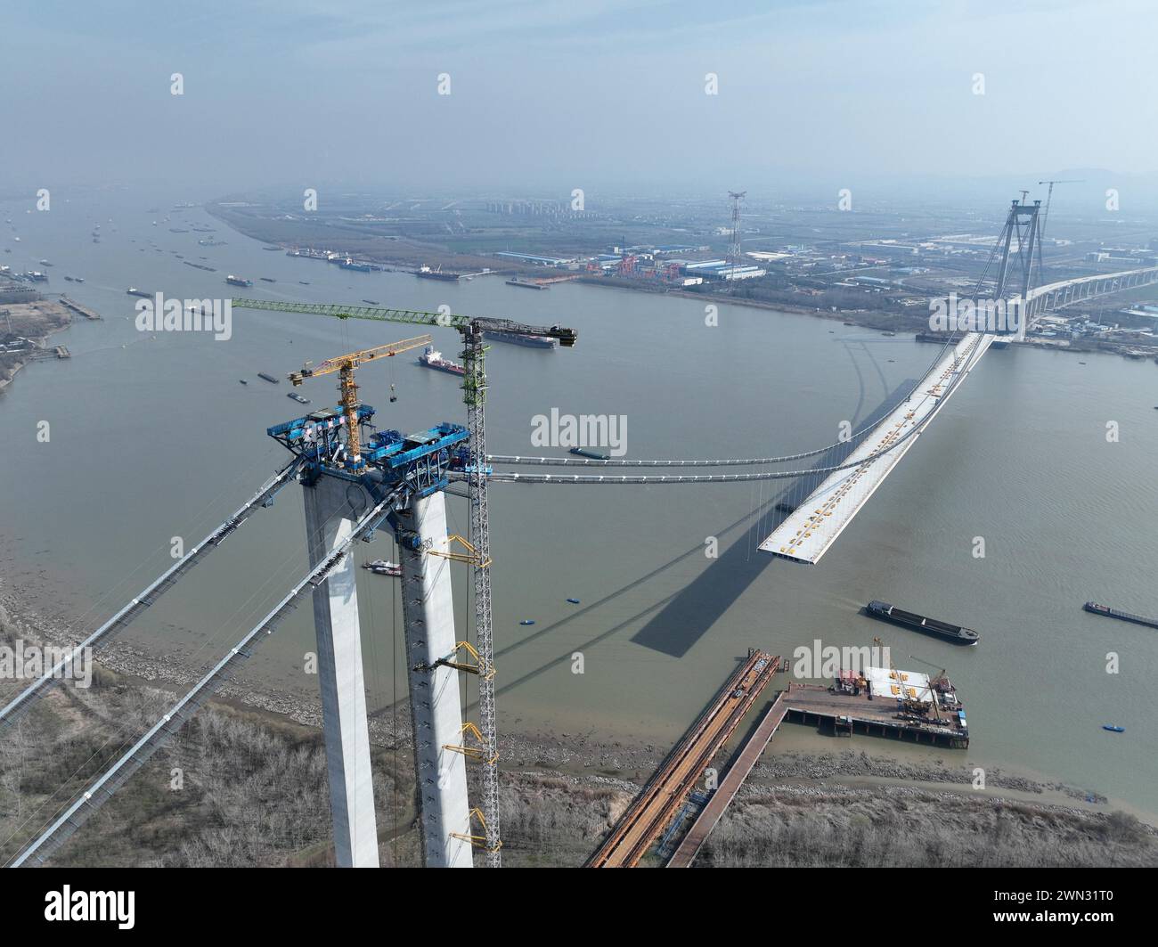 Aerial photo shows the Longtan Yangtze River Bridge under construction ...