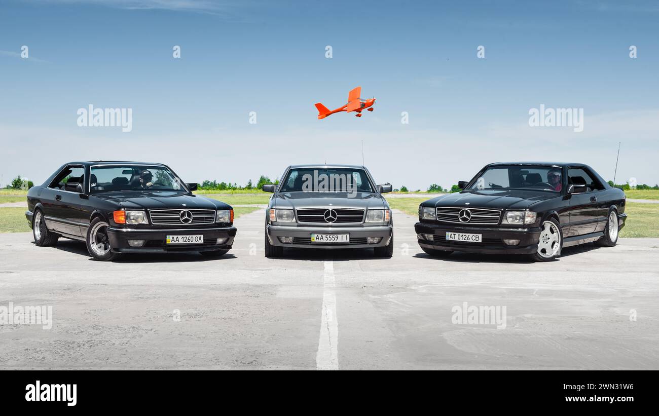 Mercedes-Benz SEC S-class coupes C126 (W126) model. 1980s Mercedes ...