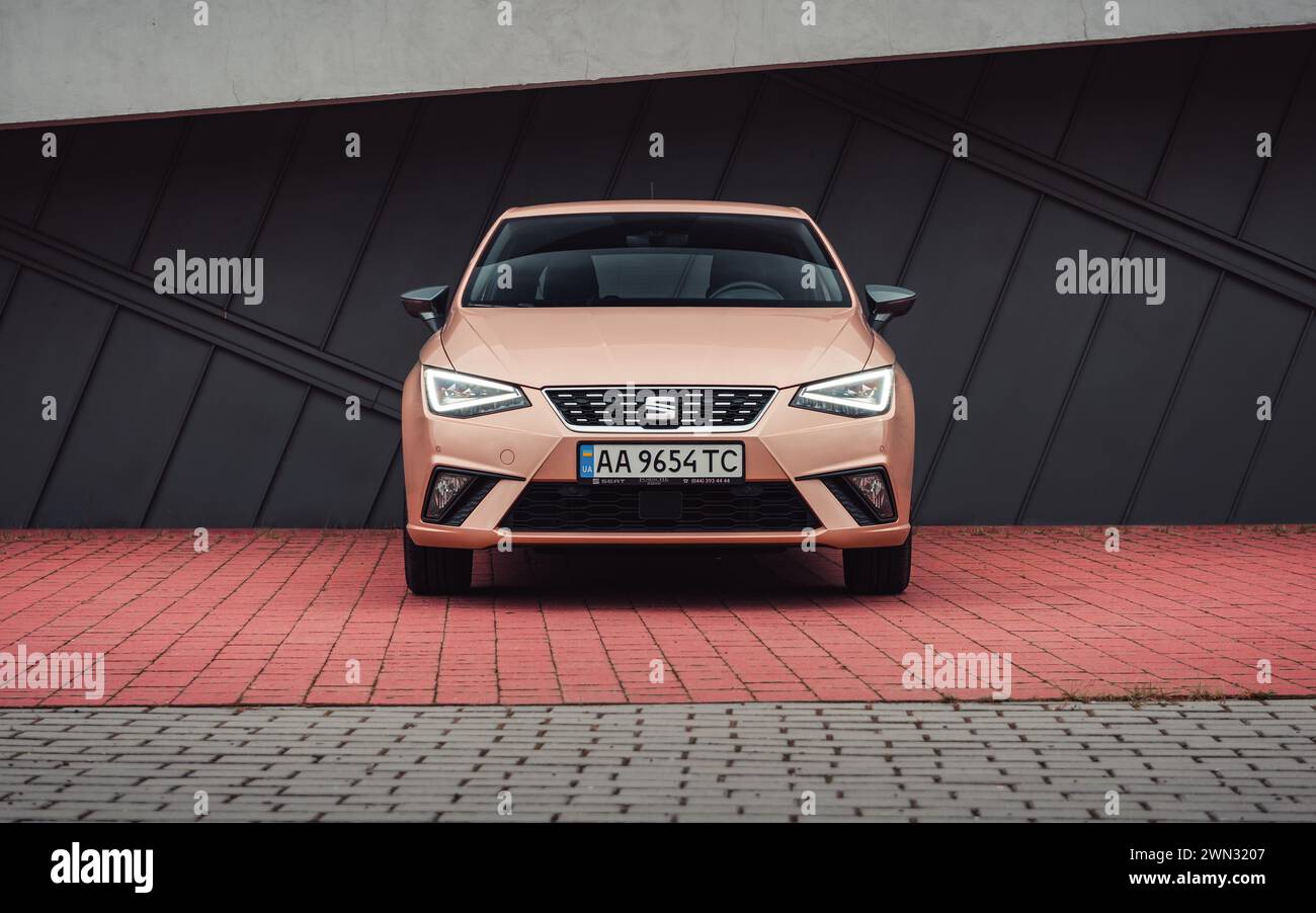 Beige car hi-res stock photography and images - Alamy