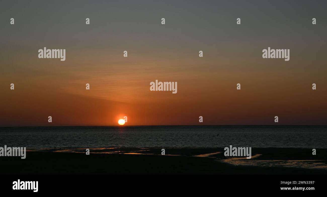 Sunset on the Ningaloo coast, WA Stock Photo - Alamy
