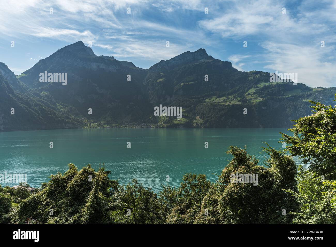 Picturesque mountain scenery on Lake Lucerne, Canton of Uri ...