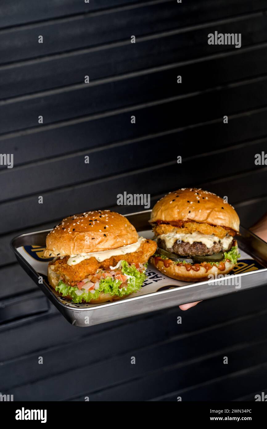 Burgers in a tray hi-res stock photography and images - Alamy