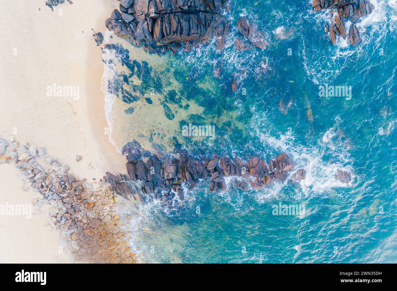 Rocky coast aerial view hi-res stock photography and images - Alamy