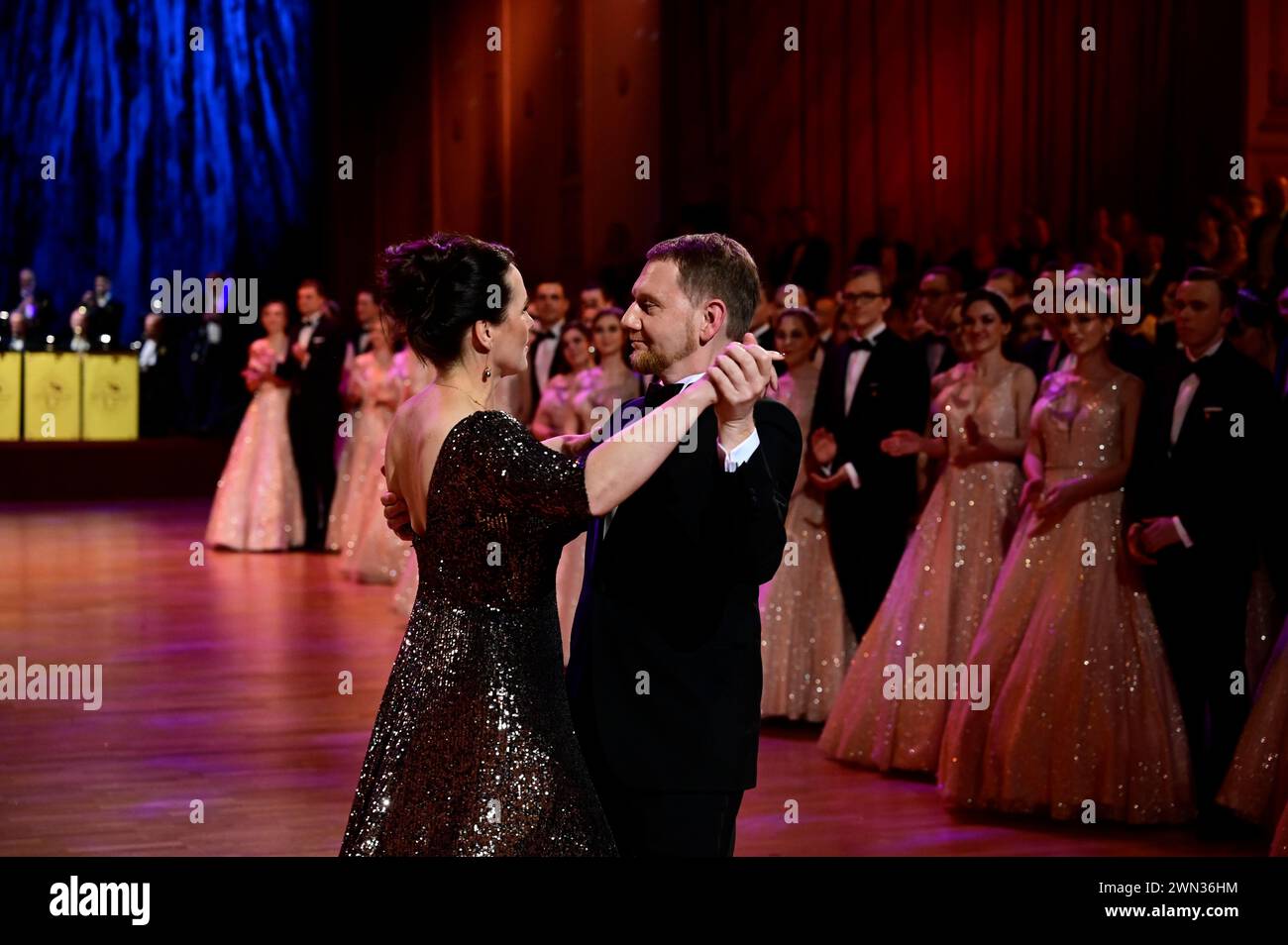 Michael Kretschmer mit Partnerin Annett Hofmann beim 16. SemperOpernball 2024 in der SemperOper ...