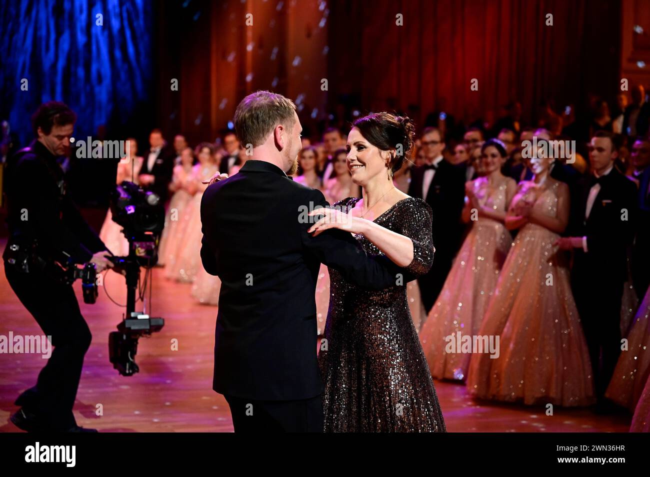 Michael Kretschmer mit Partnerin Annett Hofmann beim 16. SemperOpernball 2024 in der SemperOper ...