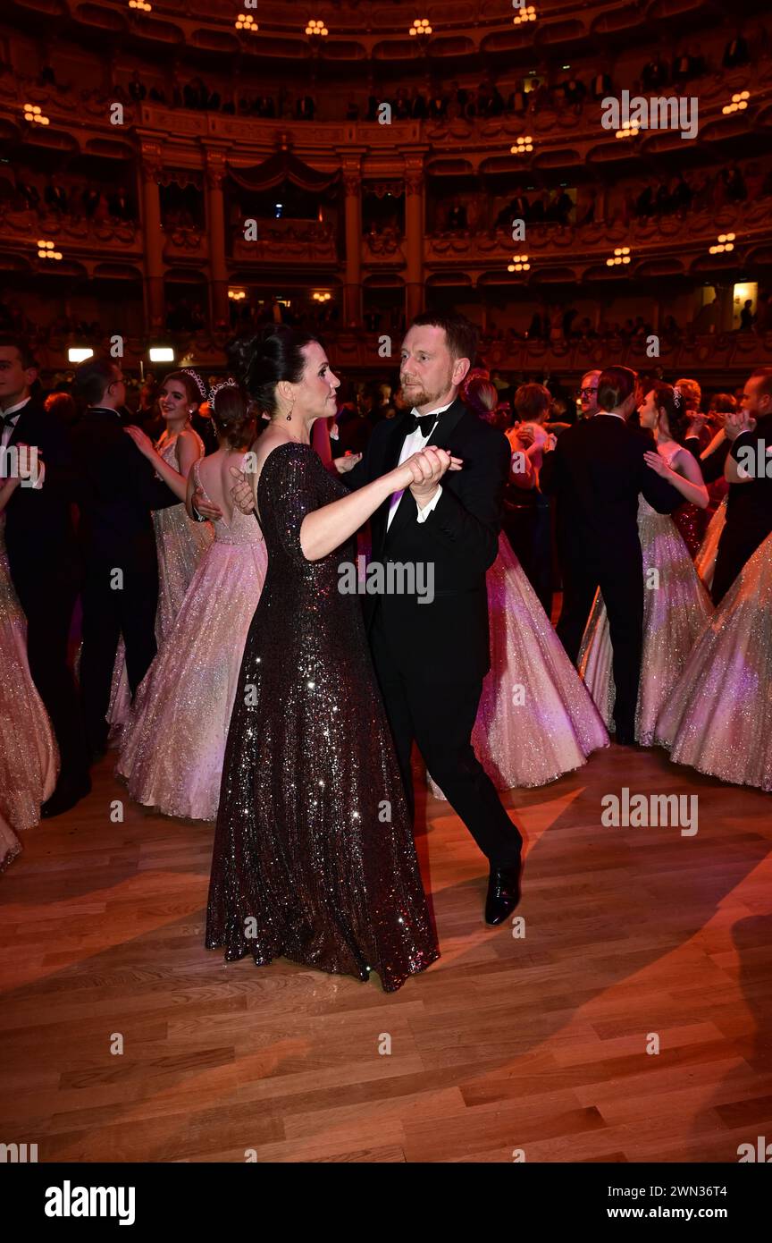 Michael Kretschmer mit Partnerin Annett Hofmann beim 16. SemperOpernball 2024 in der SemperOper ...