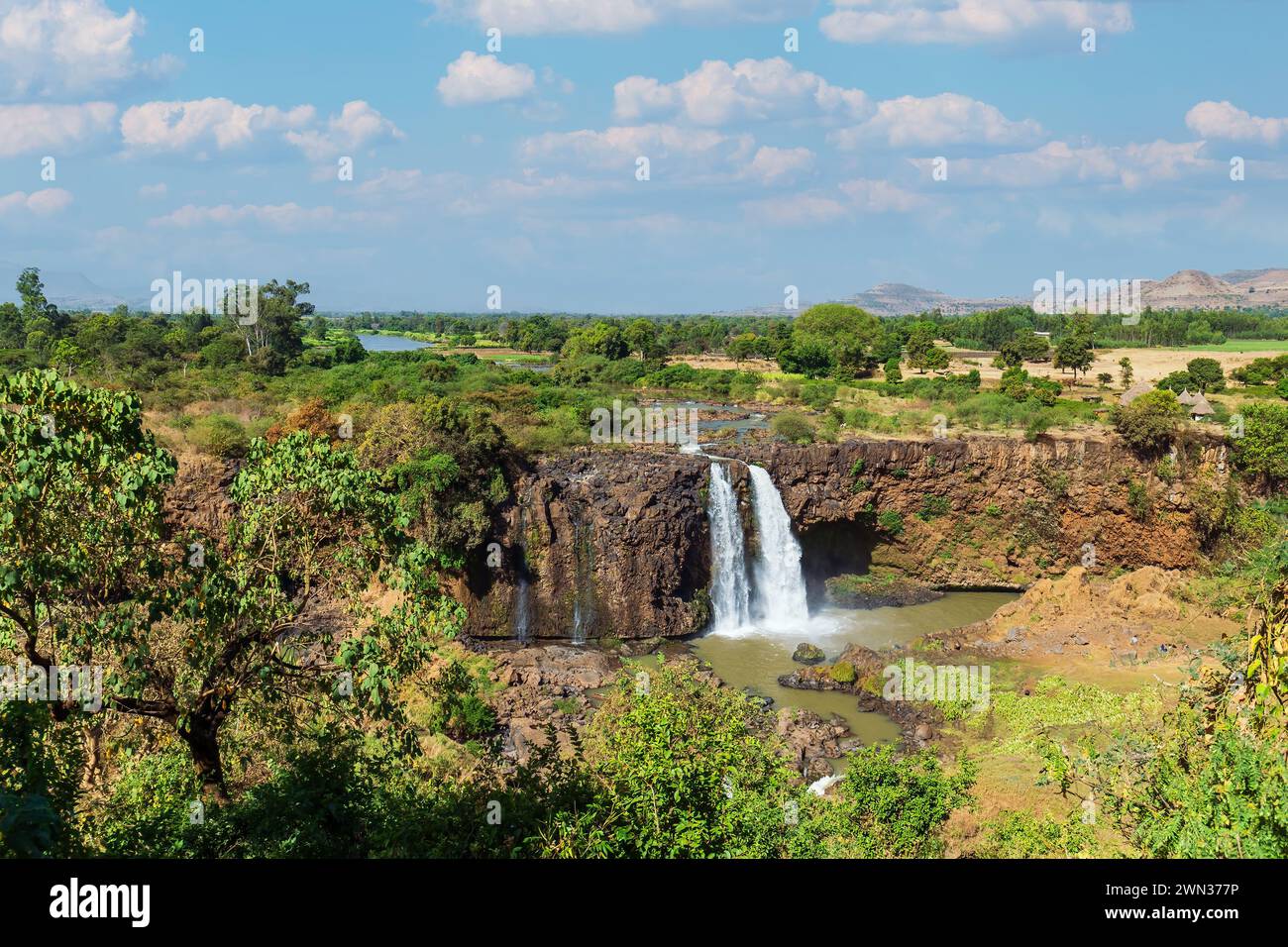 Issat hi-res stock photography and images - Alamy