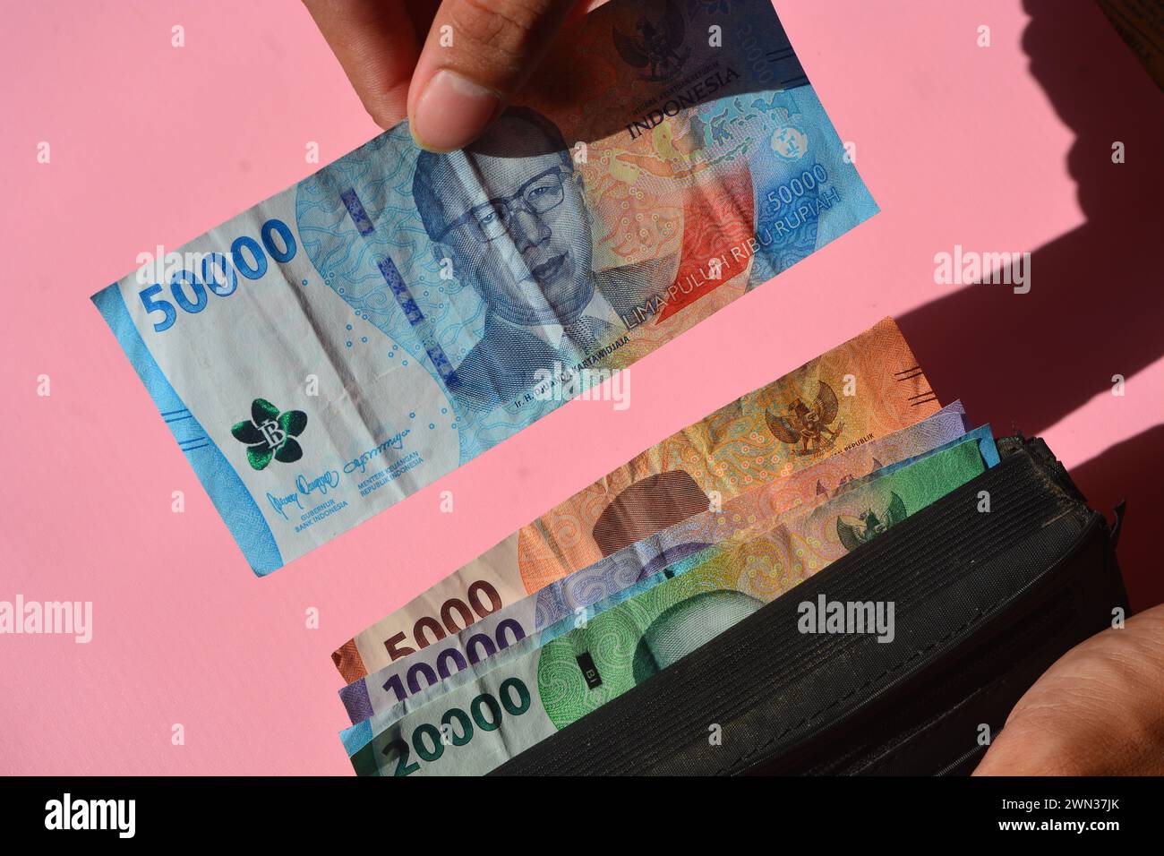 Flat lay of the rupiah currency from Indonesia Stock Photo - Alamy