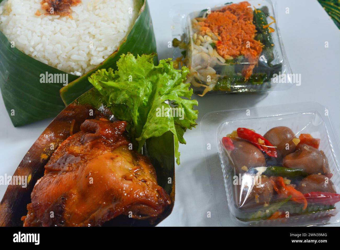 Photos of traditional buffet food from Indonesia, namely sweet chicken ...