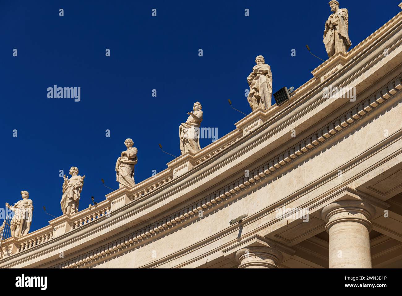 Statues atop St. Peter's Basilica, Vatican City Stock Photo - Alamy