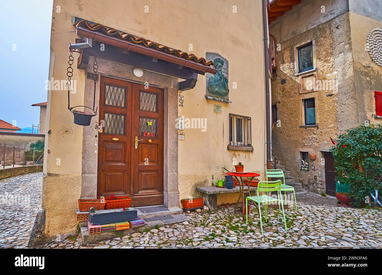 Lelen hi-res stock photography and images - Alamy