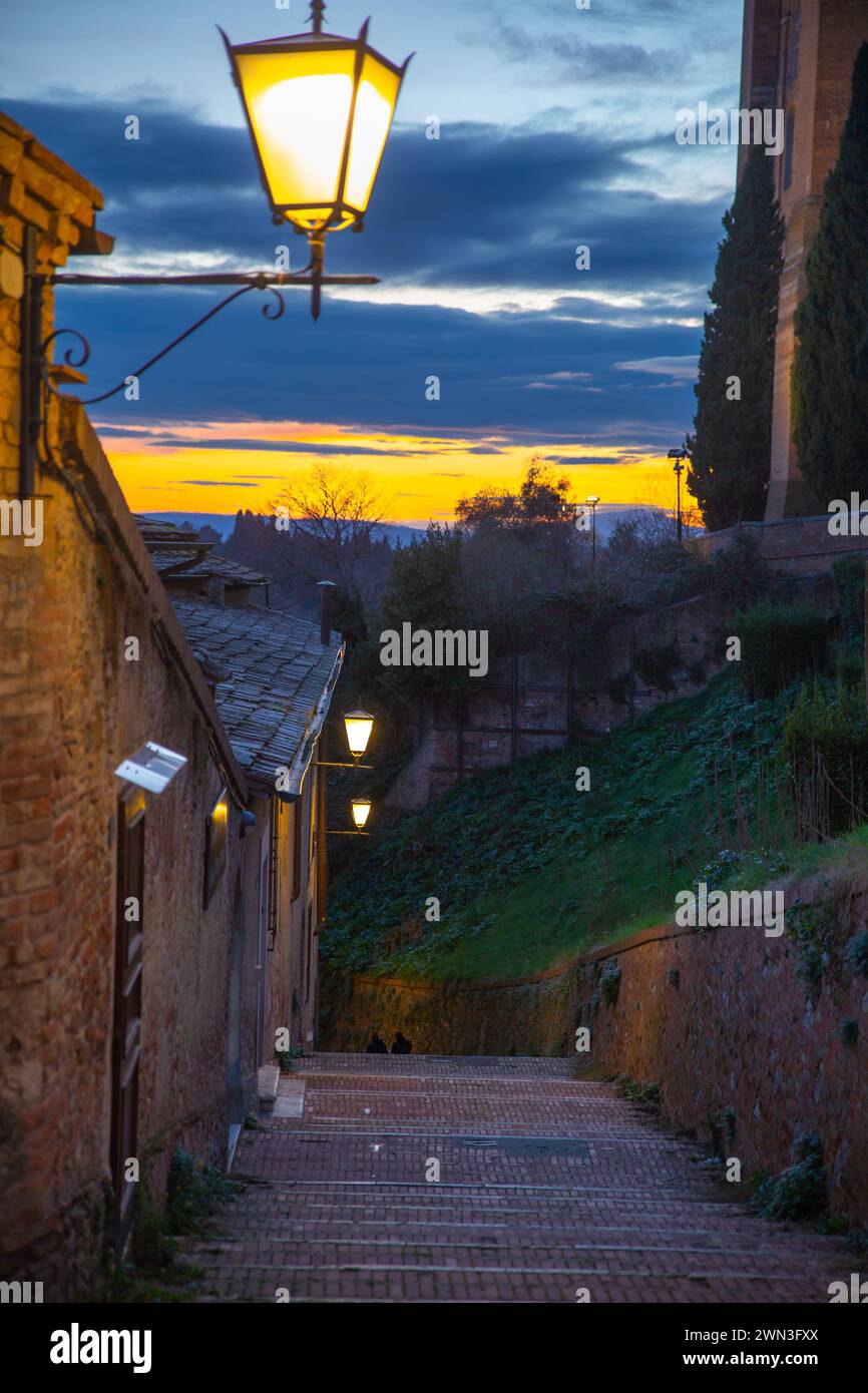 Atmospheric street scene at sunset hi-res stock photography and images ...