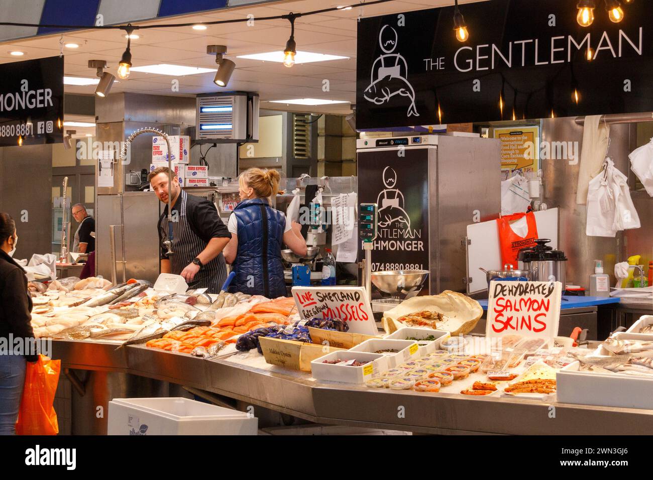 Fish stall in indoor hi-res stock photography and images - Alamy