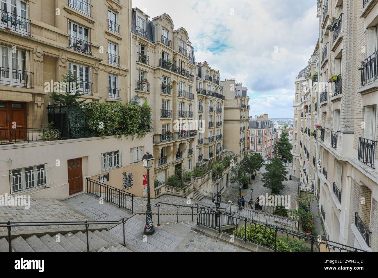 Rue du Mont-Cenis stairs, steep steps in Montmartre, Paris 18e, France ...