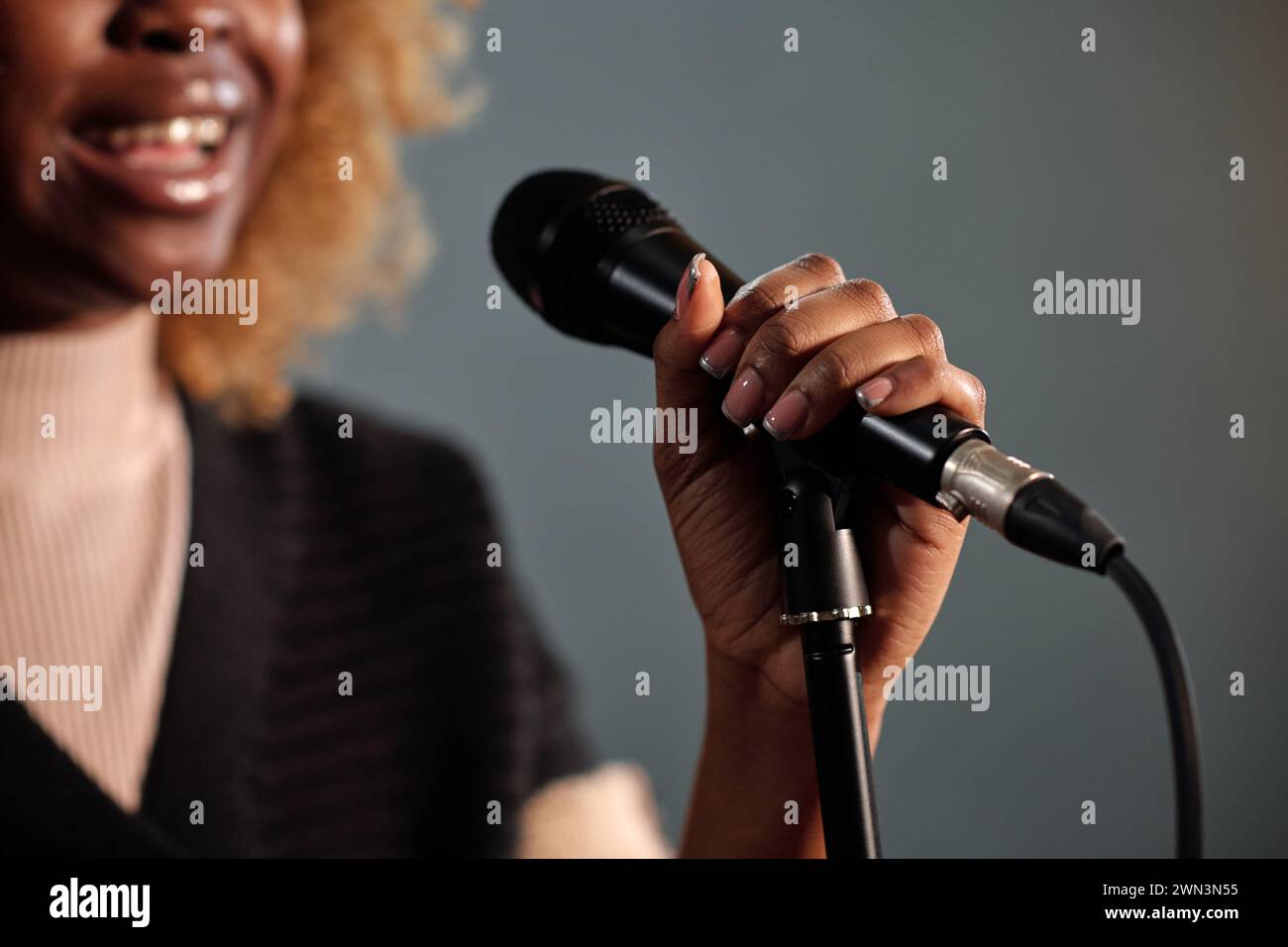 American stand up comedian hi-res stock photography and images - Alamy