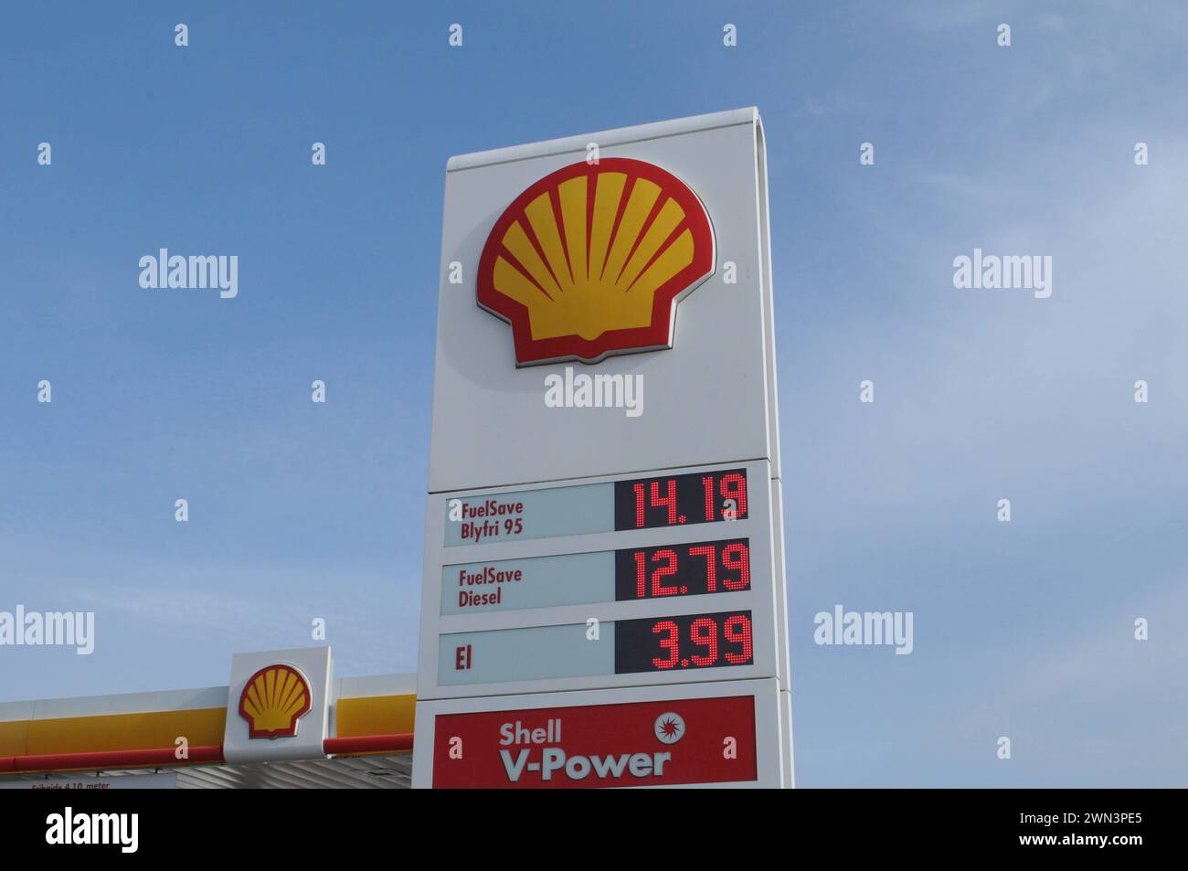 Shell petrol station denmark hi-res stock photography and images - Alamy