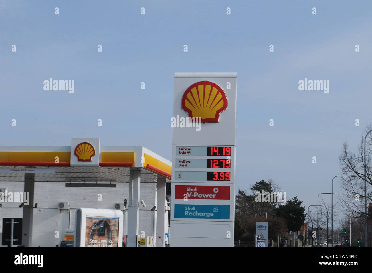 Shell petrol station denmark hi-res stock photography and images - Alamy