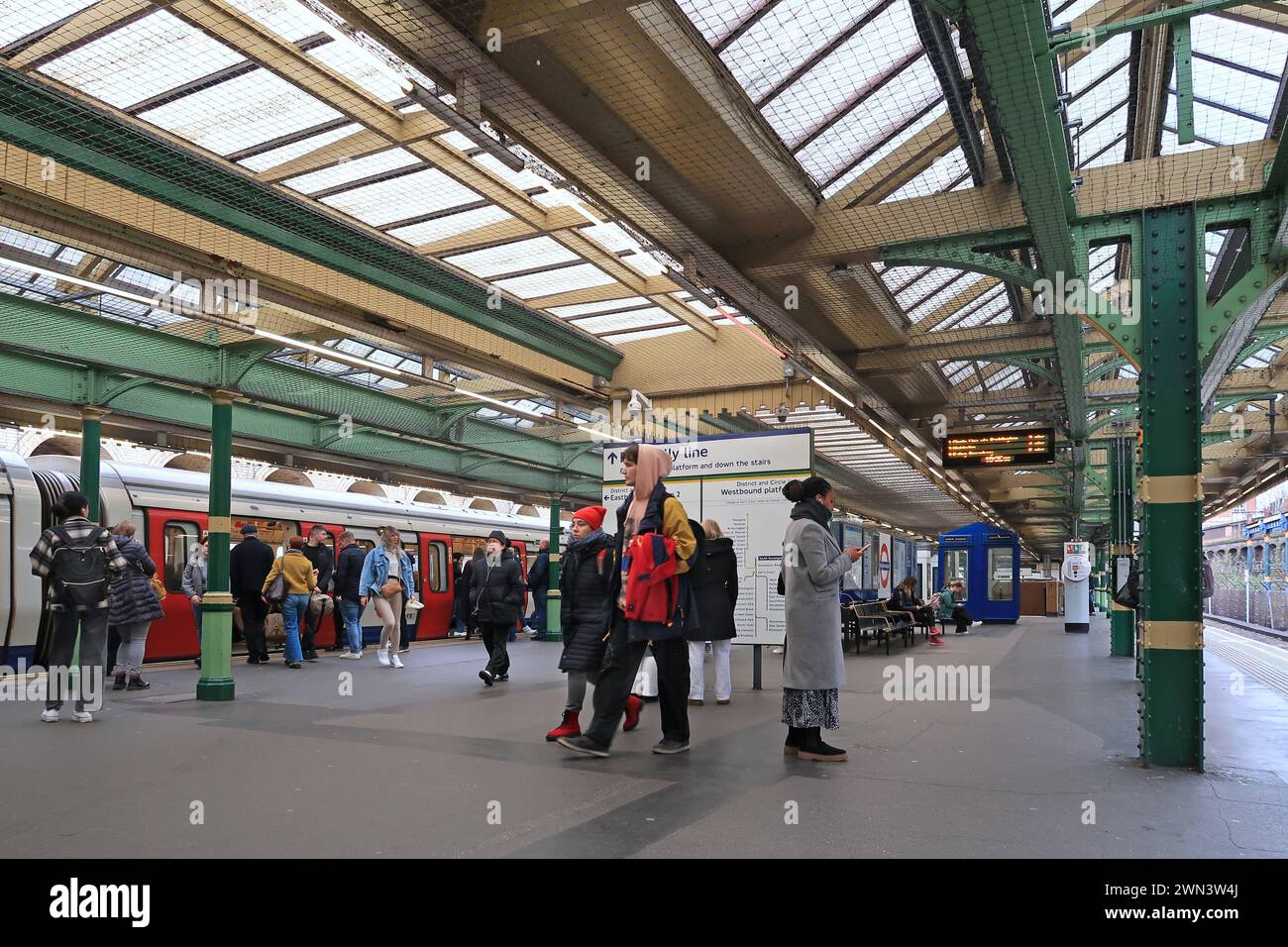 Platform at South Kensington Underground Station, London UK District ...