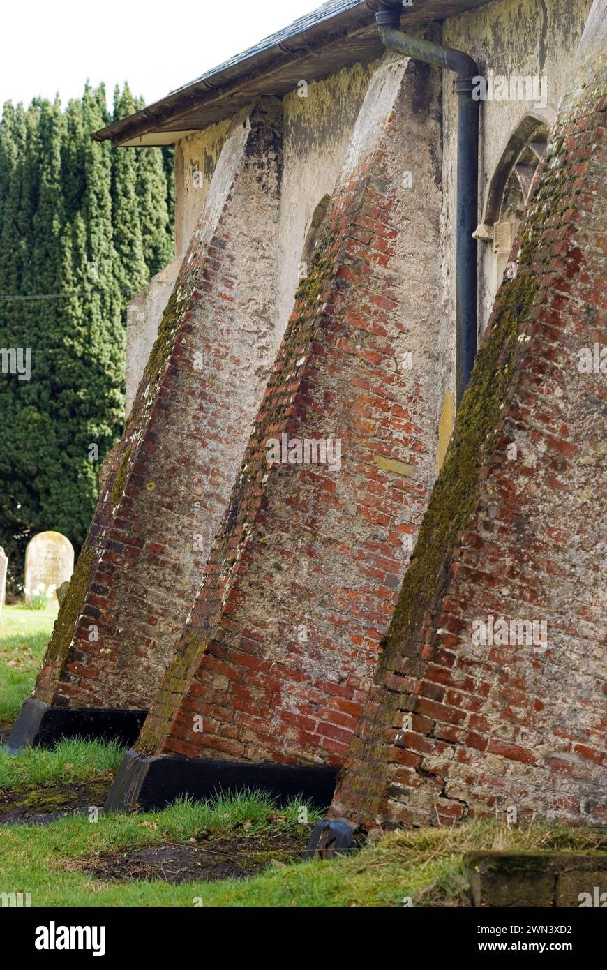 Diagonal buttresses hi-res stock photography and images - Alamy