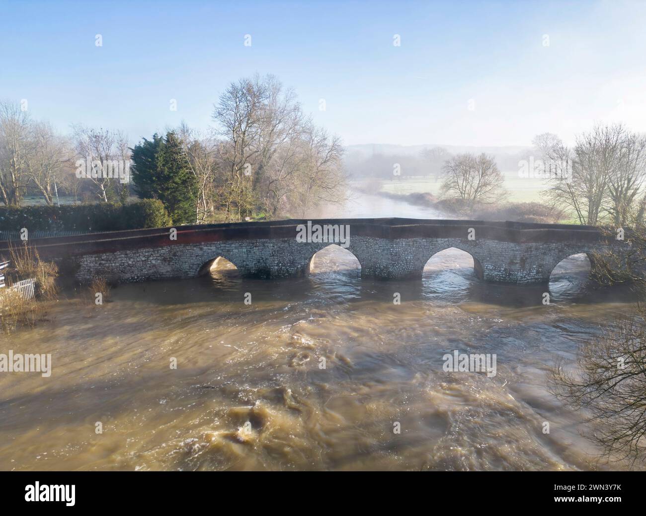 the 15th century bridge over the river medway in the village of yalding ...