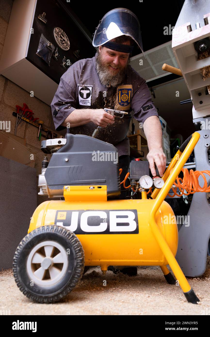 14/04/22 Chris uses a JCB air compressor to blow away saw-dust ...