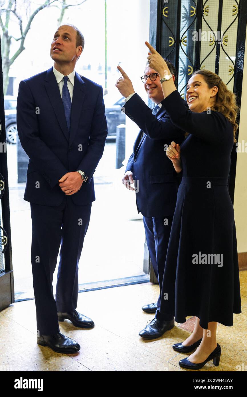 Rabbi Daniel Epstein and his wife Ilana show the Prince of Wales ...