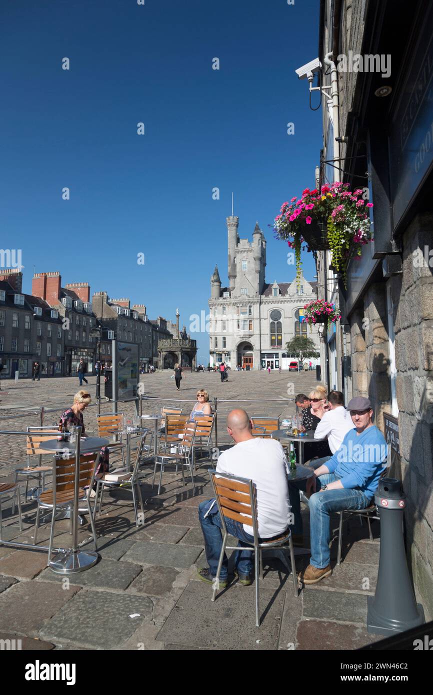 Street bar hi-res stock photography and images - Alamy