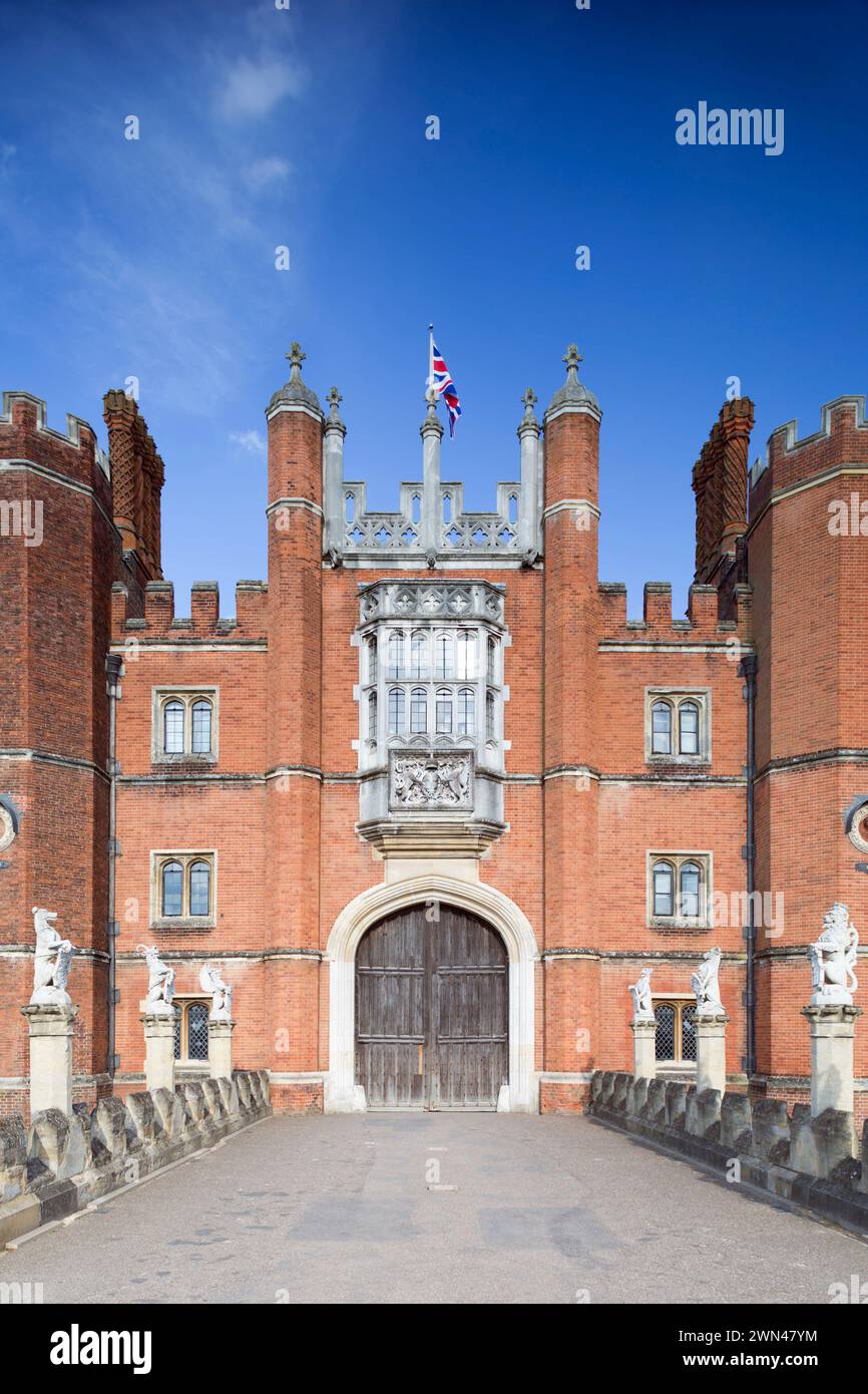 UK, England, London, Surrey, Hampton Court Palace, Great Gatehouse ...