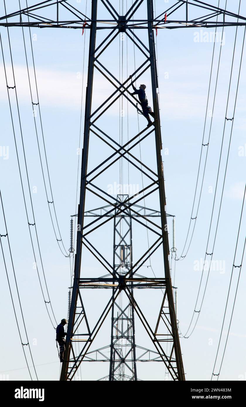 29/11/12 Workmen paint high voltage electricity pylons near Alderley ...