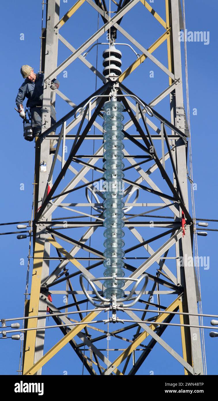 29/11/12 Workmen paint high voltage electricity pylons near Alderley ...